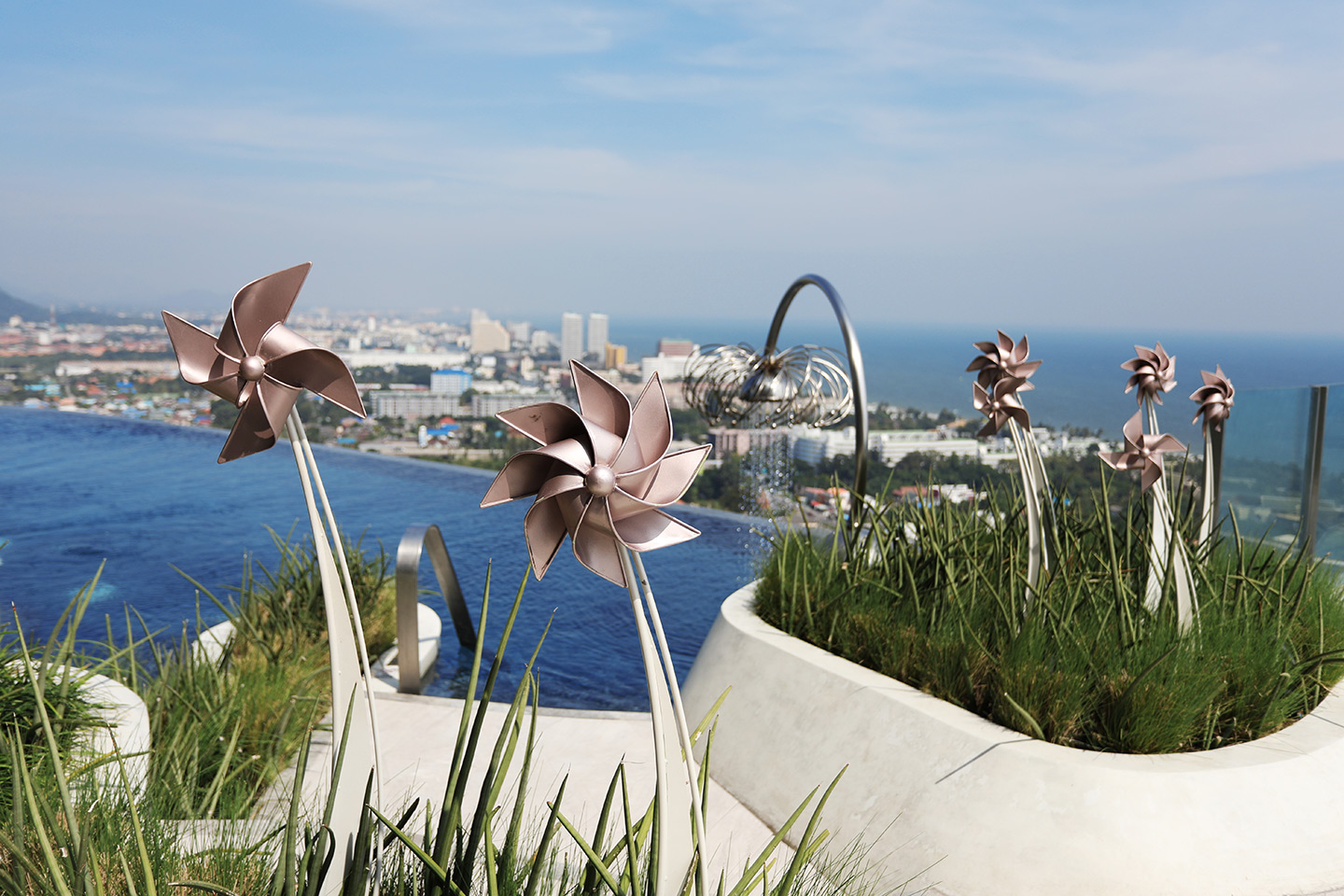 Turn the regular holiday to a memorable experience at Holiday Inn ...