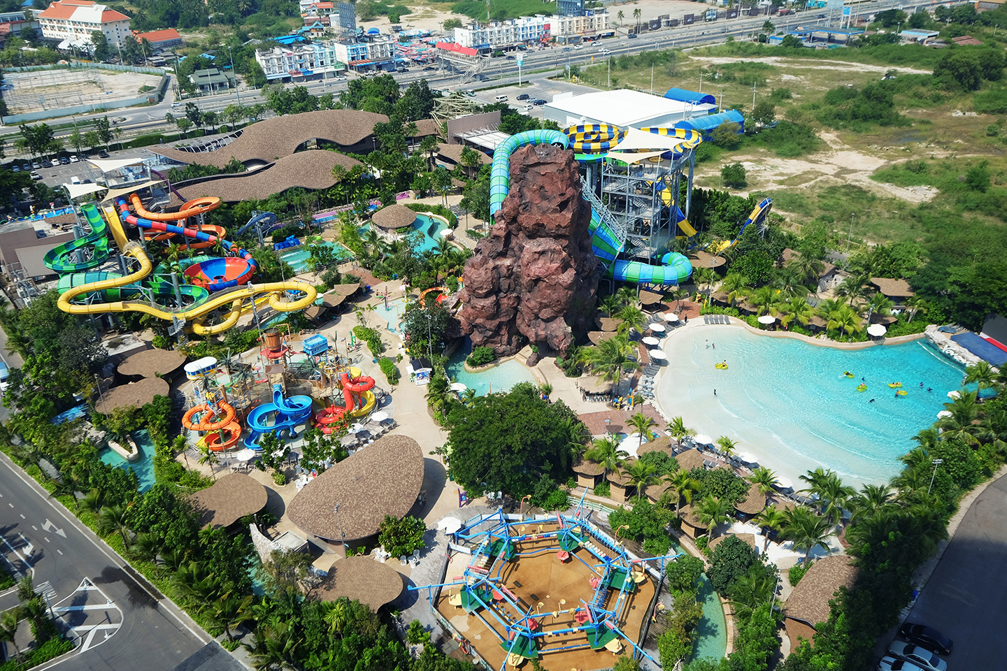 Turn the regular holiday to a memorable experience at Holiday Inn ...