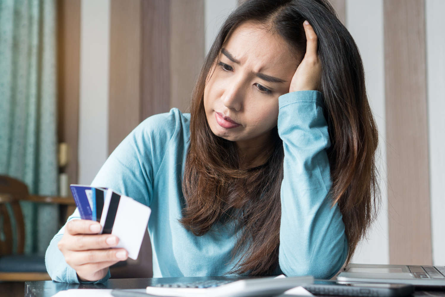 Owe many credit cards, can't pay. What to do?