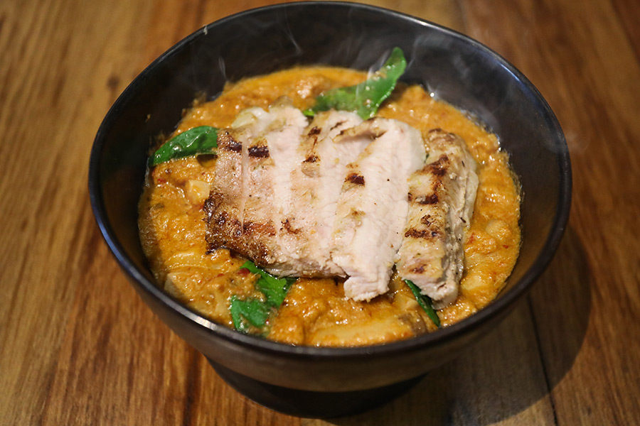 Mix Restaurant & Bar (สาขานิมมานเหมินท์ ซอย 1)