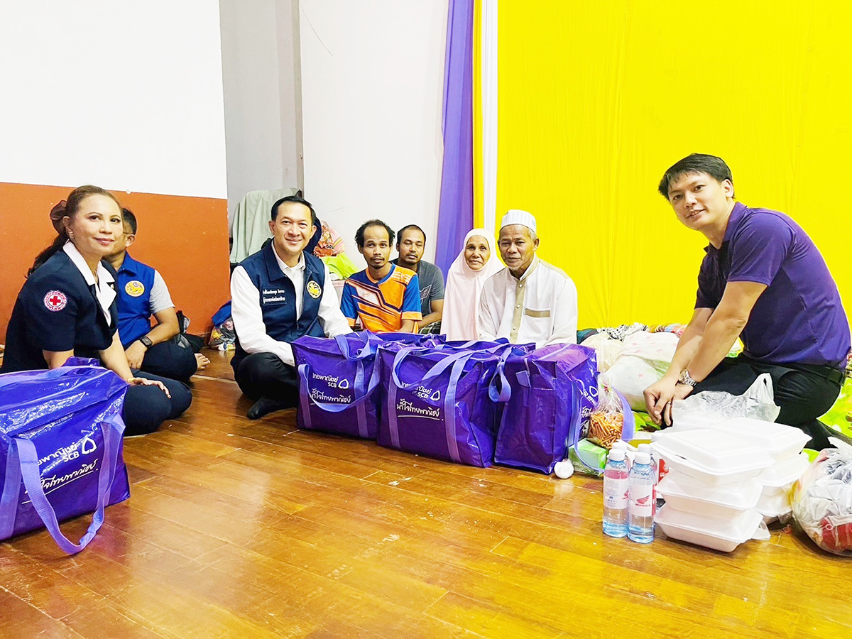 SCB extends helping hand to flood victims in southern provinces