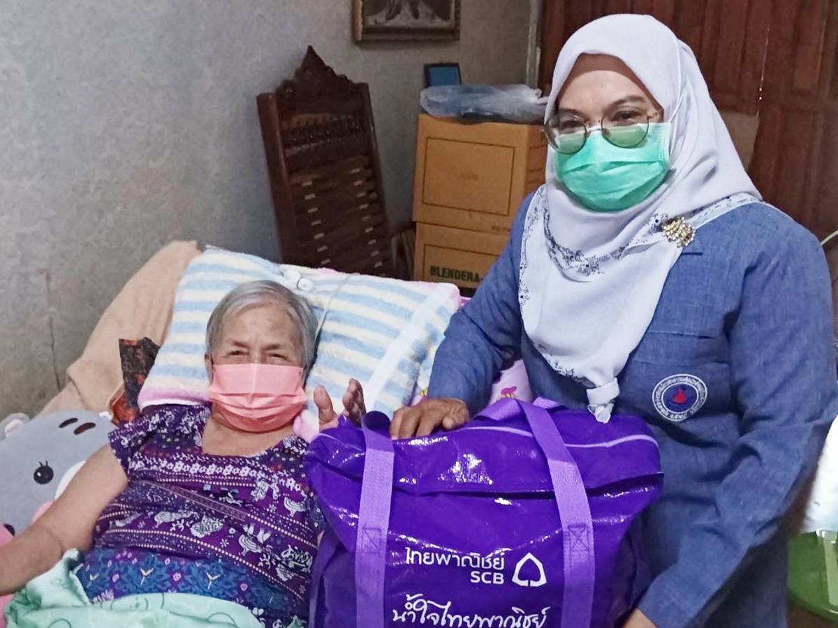 SCB extends helping hand to flood victims in southern provinces